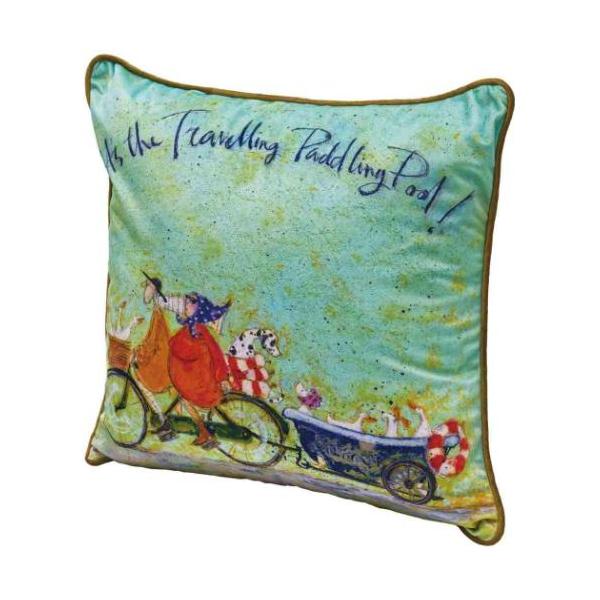 「取寄品」 生活雑貨 クッション 一人暮らし おしゃれ 家具 新居大人気のサムトフトが描いたアート作品が、リーズナブルなクッションになりました。アートフレームと合わせてインテリアのアクセントに 心温まる不思議な世界が広がります。サム トフト...