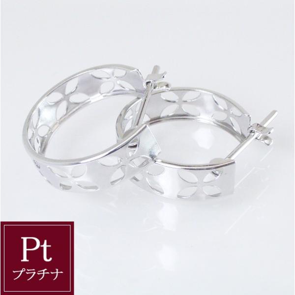 【発売日：2026年03月13日】凛としたプラチナ・フープピアス。女性スタッフ全員が”ゼッタイに欲しい！”と熱望したフープが復活！ハイヒールを履いて、颯爽と歩く美しい女性をイメージしたプラチナジュエリー。かっこよくアップスタイルに着けても、...
