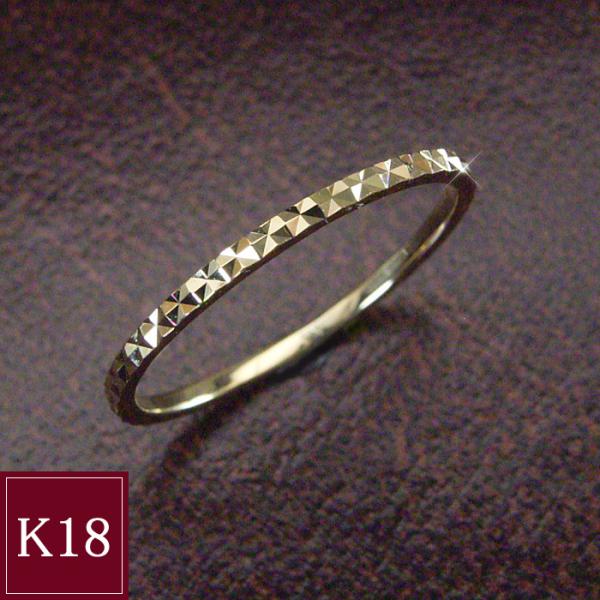 360度全周にデザインが施されています。究極の職人技が光る繊細なデザイン。このカット技法ができる職人さんは少なく、日本の匠の技が感じられる逸品です。上質でシンプルな18金デザインリングが新作発売。18金ゴールドの質感が大人の女性に似合います...