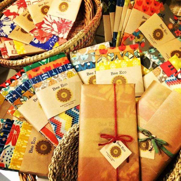 何度でも使える！ 「Bee Eco Wrap (ビー エコ ラップ)」※全て手作りの為、個々に風合いが異なります。   柄のご指定はできませんのでご了承下さい。地球に優しい、プラスチックを使わないオーガニック・フードラップです。野菜、果物に...