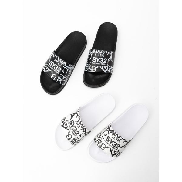 アッパーに総柄グラフィックを施したオリジナルシャワーサンダル。 ■ 素材PVC 合成樹脂■ サイズ25.0cm　26.0cm　27.0cm　28.0cm