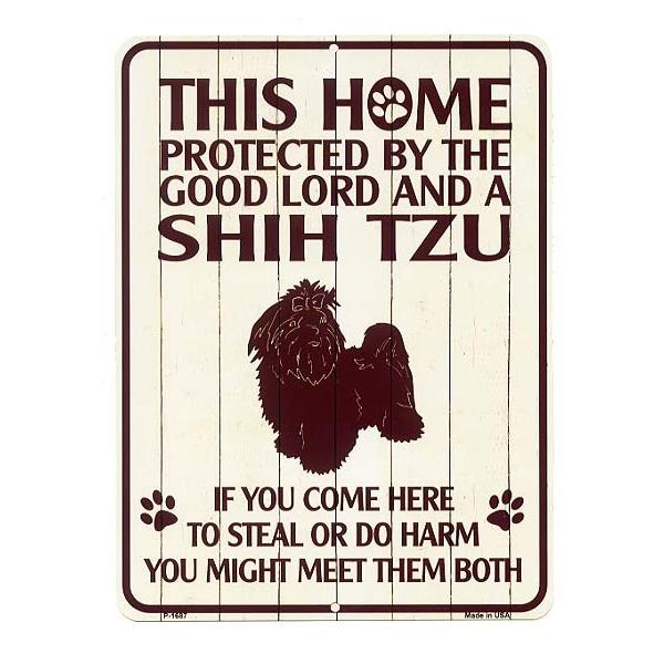 かわいい愛犬のインテリア♪屋外でも室内でも飾っていただけるアメリカ製のプレートです★直輸入の格安価格でご紹介中！詳しくは商品説明欄をご覧ください。シーズー 雑貨 PROTECTED BY THE GOOD LORD AND A SHIH T...