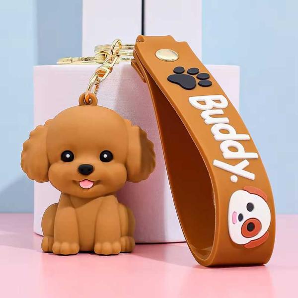 かわいくデフォルメされたトイプードルのキーホルダーです。このデフォルメが最高ぉーにポップでかわいらしいですよね。トイプーちゃんの柔らかい丸みを帯びたフォルムもGOOD♪★本体はしっかりとした立体的な作りになっていておすわりポーズで自立立ちい...