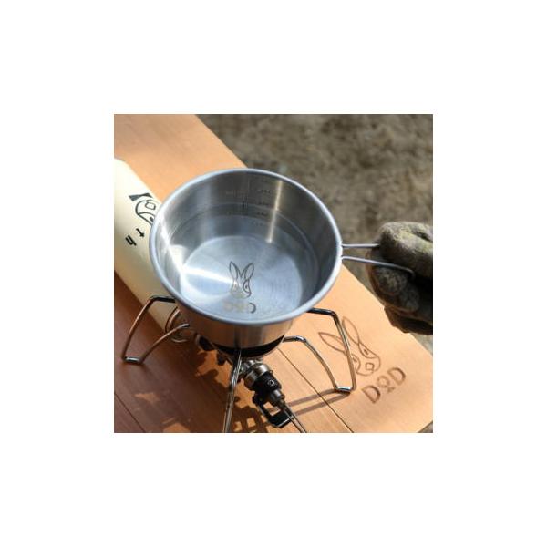 DODのステンレスシェラカップ。カップ麺の湯沸かしができる大きめ深型サイズ。DODのロゴが入った深型シェラカップ。ちょっと多めの湯を沸かしたりスープを作ったり調理もしやすい深型サイズ。一般的なカップ麺を作るのに十分な湯が沸かせます。小型のク...