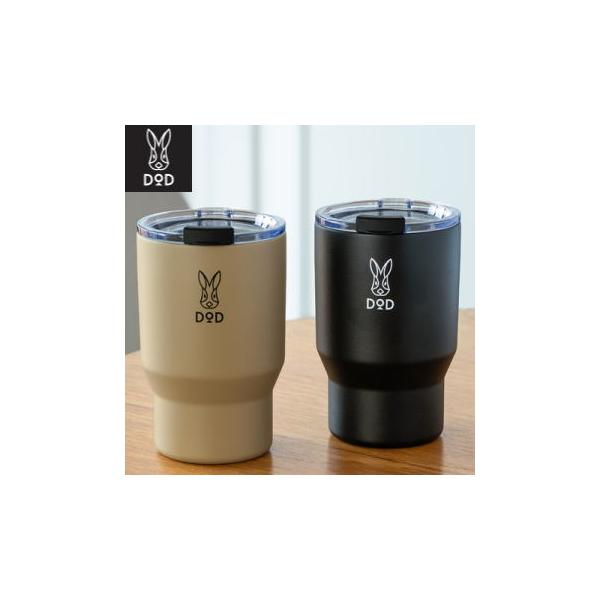 キャンプに持ってこ！缶クージーにもなるフタ付きタンブラー。保冷、保温対応の2wayタンブラー。フタを外せば350ml缶がスポッと収まる缶クージーに変身。しっかり締まるパッキン付きのフタを採用。キャンプへの道中、焚き火のそばでの乾杯、キャンプ...