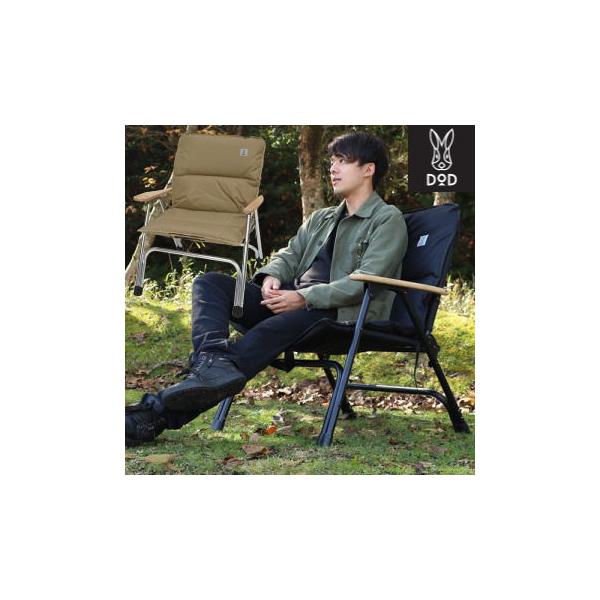 一般的なアウトドアチェアと比べて幅広サイズの座面設計。キャンプでのリラックスタイムを快適に過ごせます。持ち手が取り付けられておりパタンと折り畳んで簡単に持ち出しが可能です。ふかふかな綿入りのクッションカバーが付属。取り外して丸洗いできるので...