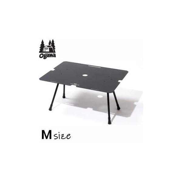 軽くてコンパクトなテーブル。天板中央の穴にポールを通したり2枚以上組み合わせて側面の窪みでポールを挟んでワンポールテントの中央部分で使用することもできます。同サイズでもサイズ違いでも組み合わせ可能でテントの大きさや仕様人数に応じて様々な使い...