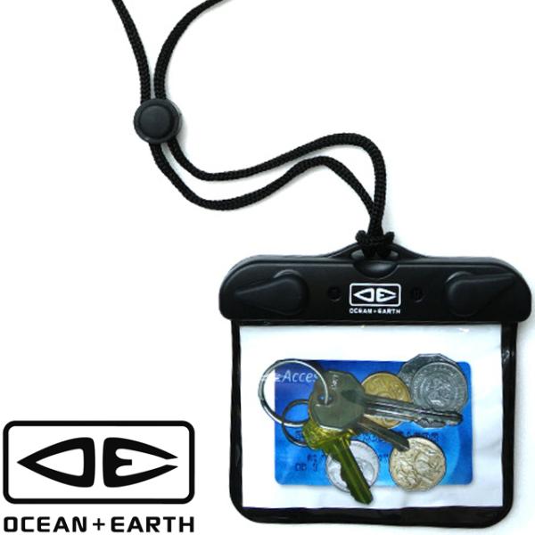【O&amp;E WATER KEY POUCH】ビーチに、旅行に、アウトドアに、とっても便利な防滴ウォレット。サイズ調整可能なストラップ付属サイズ（約）：縦 8cm × 横 10.5cm＊マチがないため、厚いアイテムなどは収納が難しくなり...