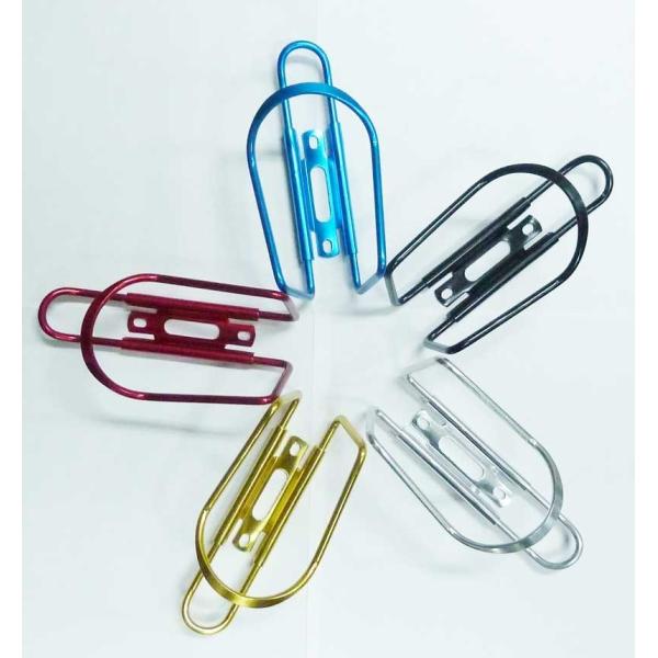 ■商品説明お買い得２個セット！！アルミ製でとても軽量なボトルケージです！！メタリックカラーで、光を反射してキラキラ輝きます♪ワンポイントアクセントに！ボトルの抜き差しが行いやすいです♪取付ボルト２本付き！！素材アルミ合金長さ：７８ｍｍ幅：７...