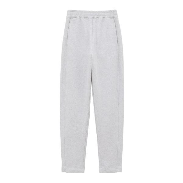 ヴィンテージ感のある表面とドライタッチで程よくハリのある、国内生産の裏毛素材を使用したスウェットパンツ。 前後の脇に切り替えを入れることで、サイドシルエットをカーブラインに仕上げています。シンプルで着回しやすいデザインながら、ベーシックすぎ...