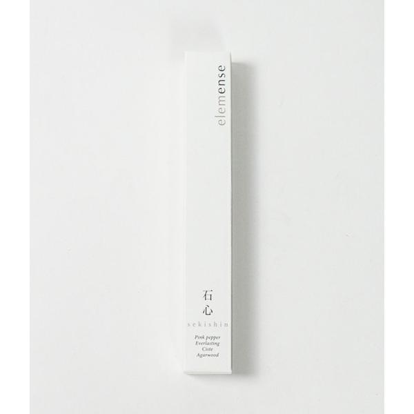 （石心）年月を経ても朽ちない石のように、強い意志が心に宿る金のエレメントから想起した香り。ピンクペッパーの華やかな立ち上がりからグリーンノートへ。最後に沈香が顔をのぞかせ、残り香までパワフルに余韻が響きます。インセンスは、少し離れたところか...