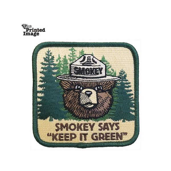 Smokey Bear スモーキーベア KEEP IT GREEN パッチは、アメリカナショナルパークで見かけるお馴染みのスーパーマスコット「スモーキーベア」のパッチです。サイズ：約8.8cm
