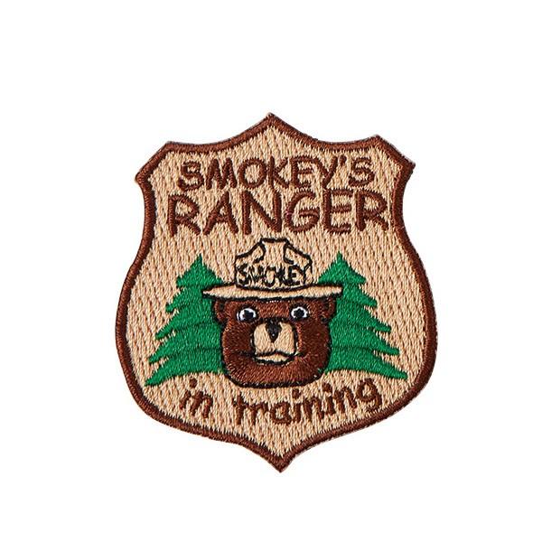 スモーキー レンジャーイントレーニングユース エンブロイドパッチは、アメリカナショナルパークで見かけるお馴染みのスーパーマスコット「スモーキーベア」のパッチです。サイズ：W約5cm×H約5.6cm生産国：アメリカ製