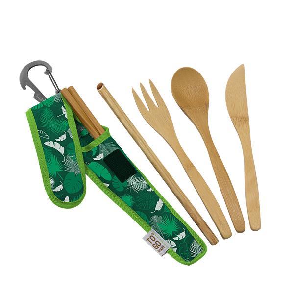To-Go Ware トゥーゴーウェア バンブーカトラリーキットはクラシックバンブーカトラリーセットにバンブーストローがセットになったキットです。カラビナはボトルオープナーとしても使用できる機能を備えており、収納ケースは100％リサイクルペ...