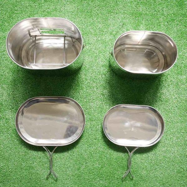 定番の飯盒を利用したウッドストーブ。2.2Lの飯盒と五徳も付属されておりこれ一台で煮炊きが出来ます。また各々の蓋にはハンドルが付いていて、フライパンとしても使えます。※本製品は職人が手作業で作り上げた商品です。溶接面はバリ取りのみとなってい...