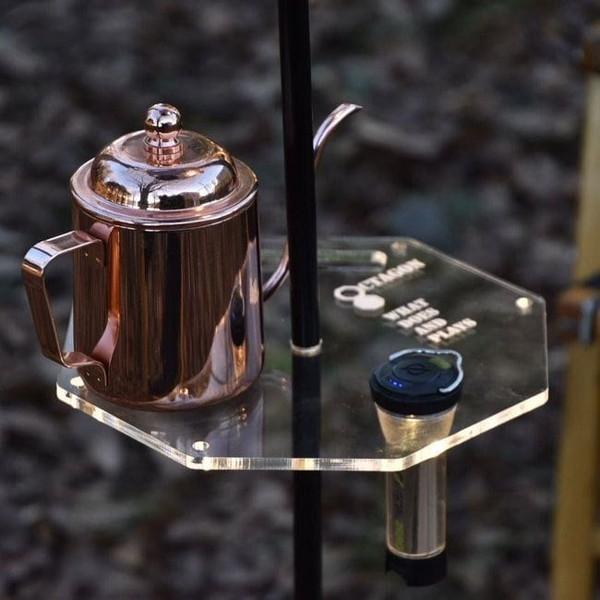 OCTAGONFLATPLATE。ゴールゼロ装着ができるオクタゴンテーブル。5050WORKSHOPの2waystand用(11mm穴)と、エッジスタンドのlanternstand用(8mm穴)の2種類があります。アクリルならではの光の屈折...