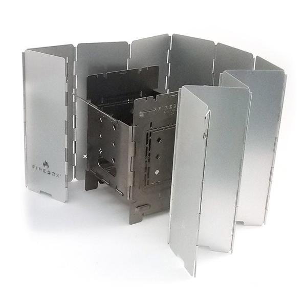 11枚のパネルで構成されたウィンドスクリーン。特にファイヤーボックスストーブ使用時に最適。ファイヤーボックスフライパンラージとの相性も抜群です。各パネルにはロゴがくり抜かれており、風の通り道となるため、効果的な気流を生み出します。重量：本体...