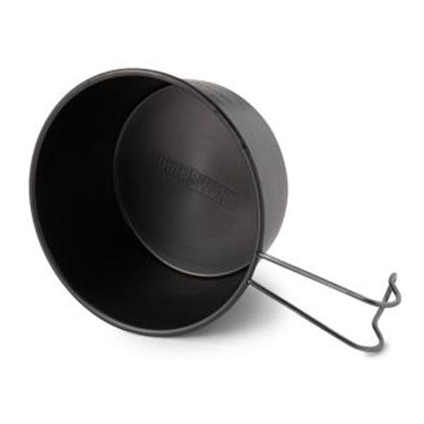 無骨で重厚感のある黒酸化加工を施したGRIPSWANYオリジナルシェラカップ、サイドのメモリにもデザインを拘り長く愛用して欲しいシンプルなCUPとなっています。1つ1つ丁寧に国内（新潟）の職人が制作しています。480mlの深型になります。容...