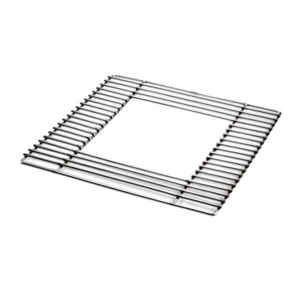 焚き火しながら調理が可能。ゴトクの中央から薪を追加できます。極太なΦ5mmのステンレス無垢棒を使用。サイズ約33.5×33.5cm重量約990g材質ステンレス鋼