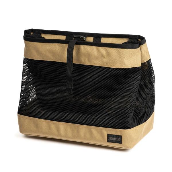 ブロンプトンに標準装備されているマウンティングブロックに上から差し込むだけで取り付け可能。バッグの保形力を高めるため、両サイドにスナップボタンが付いており、これにより荷物の飛び出しも防止してくれます。さらに口元のコンプレッションストラップを...