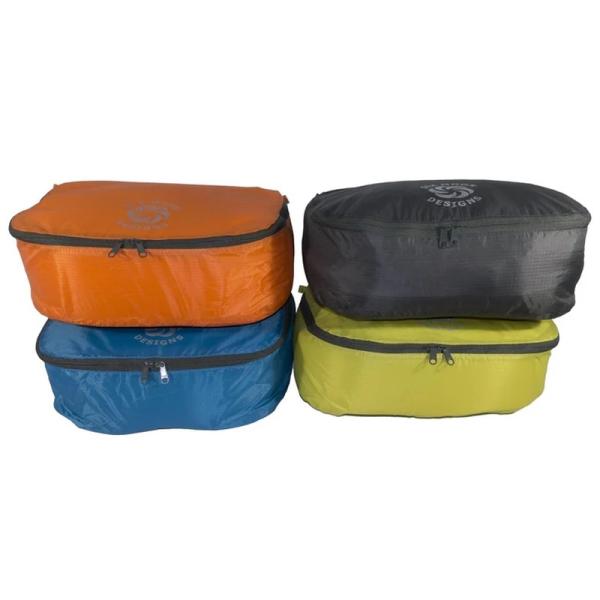 ジッパー付きの広い開口部。洋服や食べ物、ギアを収納し、パッキングしやすいデザイン。テープシームと撥水加工により中のものを濡らしません。※Lサイズのパッキングポッド3つのセットです。※セットはマルチカラーで提供されますが、各パックに含まれる3...