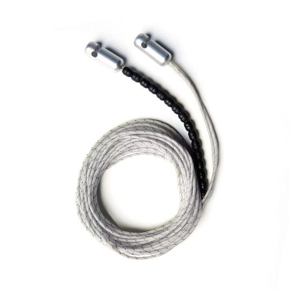 長さ6mのロングバージョン。中型タープのポール間などにも使えるようになりました。HANGING LINE（ハンギングライン）は、衣類の乾燥やランタンなどの小物収納に便利なコード。コードにフックを掛けスライドさせることで簡単にテンション調整が...