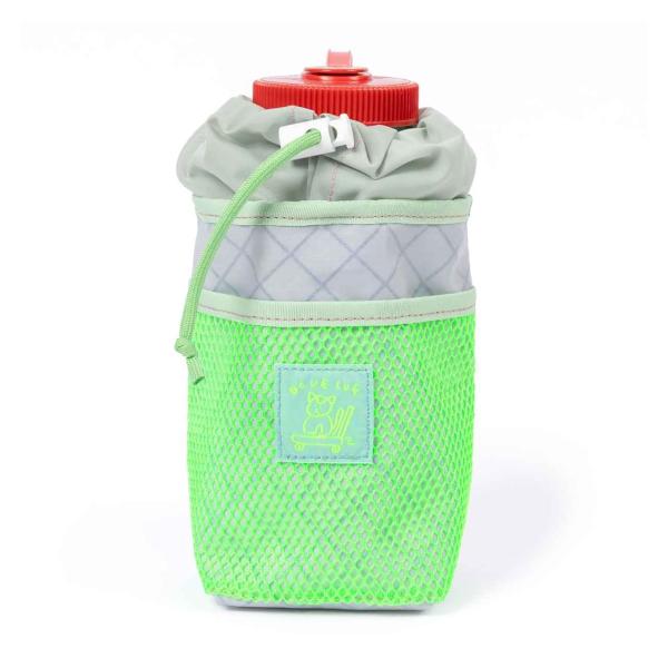 BLUE LUGオリジナルのステムポーチです。家族や仲間と一緒に自転車を楽しもう！がテーマの"BLUELUG TANDEM"からのリリース。ナルゲンボトルが入るよう設計されたハンドル周りに付けるドリンクホルダーです。固定用のベルクロは自由に...