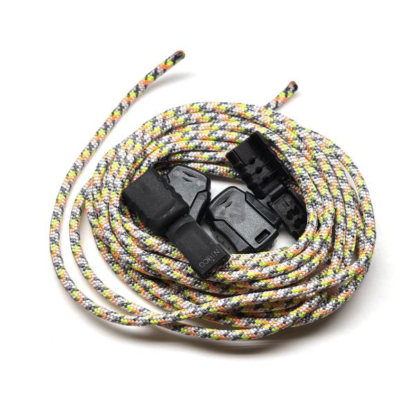 着せ替え用シューレース。付属のアタッチメントで素早くサイズの調整が可能。靴紐がほどけにくくストレスの軽減に繋がります。SIZE：約120cm＊ローカットシューズにおすすめです。Quality：Polyester 100%内容物：ロックパーツ...