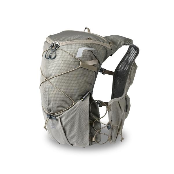 ウルトラトレイルに最適なエンデュランスモデル。FOR ULTRA TRAILウルトラトレイルランナー用に開発されたRUSH11Rがフルリニューアル。ユーザーボイスをもとに背負い心地と使い勝手が大幅にアップデートしました。高重心設計とアジャス...