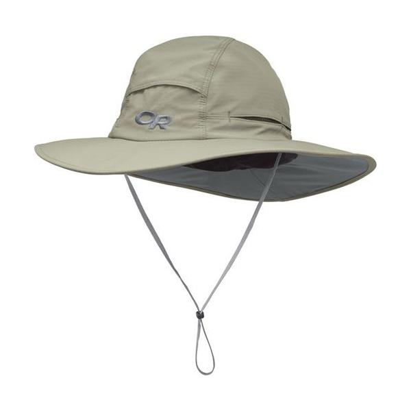 ベンチレーションつきのサンハット。UPF50+で日差しから頭部をしっかりとガード。着用者を涼しくドライに保ちつつ突然の風にも対処できるようパイピングを施すなど各部の機能性と着用感にも十二分に配慮したサンハットの中でも高機能なモデルです。 ■...