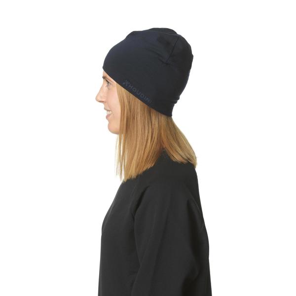 生地に採用したSolid Merinoはオーストラリア産のスーパーファインメリノウール100%で構成され、超微細なマイクロン（17,5マイクロメートル）のため柔軟な肌触りながらも耐久性と透湿性に優れます。また濡れても保温性を損なうことがなく...