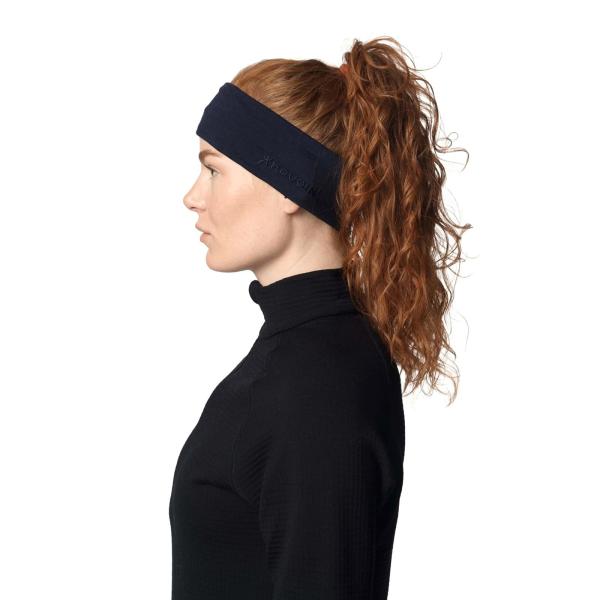 強度の高いアクティビティに適したスーパーファインメリノウール100％のヘッドバンド。スキー、登山、自転車用のヘルメットの下にも装着できます。自然そのものがもたらすパフォーマンス、それがDesoli Headbandの背景にあるアイデアです。...