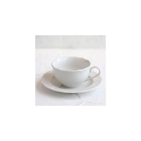 『商品情報』カラー：ほんのりクリーム色ソーサー直径：約15cmカップ直径（底）：約4.5cmカップ直径（飲み口）：約9.5cmカップ高さ：約5.5cm容量：約200ml『商品紹介』カップとソーサーの縁にレリーフのある上品なデザインです。『注...