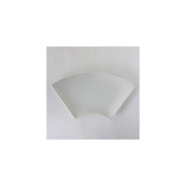 『商品情報』横幅：約22cm縦：約11cm『三段重の周りを扇皿で一周させるときは・・・』扇皿（L）[15-sei-pla-01]が、5枚でちょうどになります。扇皿（S）[15-sei-pla-02]でも、5枚で円が出来ますが真ん中の円が小さ...