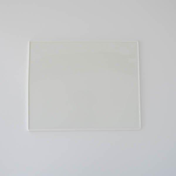 『商品情報』たて：約21.0cmよこ：約26.0cm高さ：約0.5cm※日本製※製造工程上、裏面に鉄粉、擦り傷等ある場合がございます※サイド部分や角に釉薬のムラや剥げがある場合がございます【注意事項】・画像はあくまでも参考となり、写真ではホ...