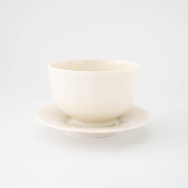 『商品情報』ソーサー直径：約10.5cmカップ直径：約8.5cmカップ高さ：約5.5cm容量：満水約170ml※カップは伏せ焼です※日本製です※電子レンジ、オーブン、食洗機のご使用可能です『注意事項』画像はあくまでも参考となり、写真ではホワ...