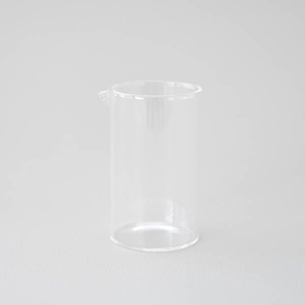 『商品情報』口径：約4.0cm高さ：約6.6cm容量：約68ml材質：ガラス（耐熱）※焼成可能です【注意事項】・絵付けされる場合は550度で焼成してください。・直火使用はできません。・強化ガラスではありません。・調理用には使用しないでくださ...