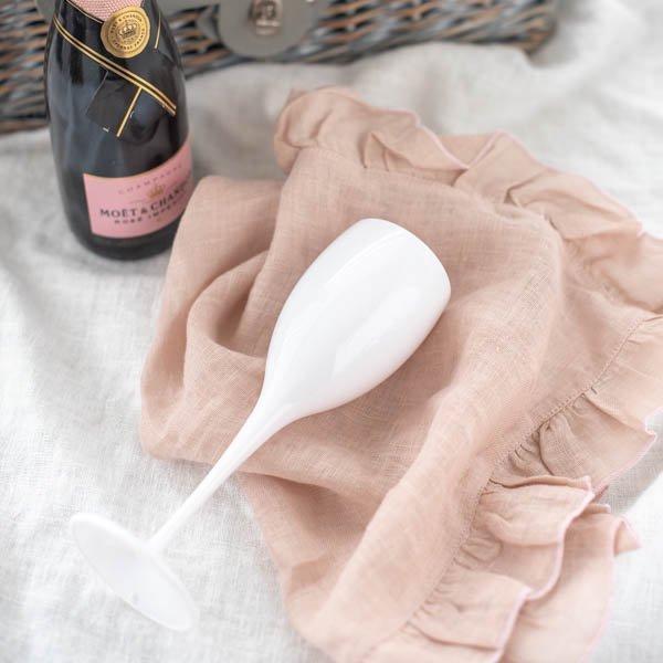 『商品情報』口径：約6.0cm底直径：約6.8cm高さ：約20.5cm満水：約180ml※素材は、プラスチックです【注意事項】    電子レンジ、オーブン、食器洗浄機、食器乾燥機などではご使用不可。    製造工程上、大きさ、重量などに個体...