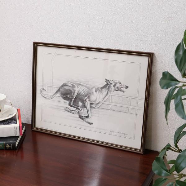 空気を切るようなスピード感は、目の前で実際に犬が走りぬけているのかと思うほどでした。Pollyanna Pickeringならではの繊細な描写は、筋肉のしなやかな動きや体の伸びやかさまで丁寧に表現され、静止画でありながら確かな躍動感を感じさ...