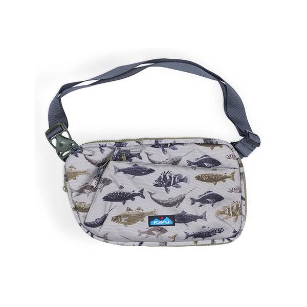 カブー KAVU エルブレス ヴィクトリア ビクトリア Victoria L-Breath BAG バッグ カバン かばん 鞄 アウトドアカジュアル アクセサリー カジュアルバッグ ボディバッグ ショルダーバッグ 総柄 魚 フィッシュ Me...