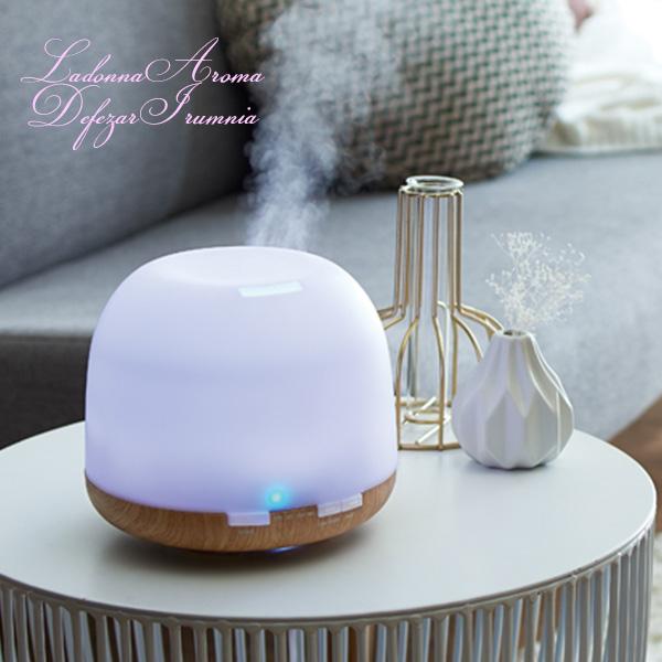 香りとイルミネーションに癒されるおしゃれなデザインのアロマディフューザーです。仕様タイマー：連続約60分→連続約120分→連続約180分※水切れまで稼働します。ライトモード：グラデーション変色→色固定付属品：ACアダプター、軽量カップ、保証...