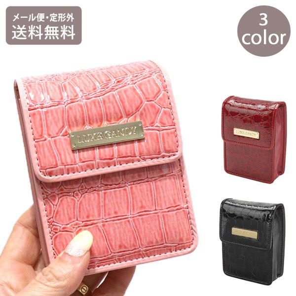 光沢のあるクロコ調の型押しが大人可愛い、上品デザインの「LCシャイニーケース20（100mm）」。ロングタバコを箱ごと収納できて、毎日のお出かけにぴったりです。マグネット式で片手でも開け閉めしやすく、バッグの中でもスマートに使えます。小さな...