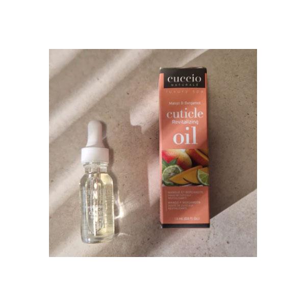 手、足、体のためのナチュラルスパ＆ネイルケア製品のCuccio。天然植物とフルーツエキスを配合した、おうちでも使用できるスパプロダクツが人気。■キューティクルオイル（マンゴー＆ベルガモット）精神安定作用やリラックス作用が期待できるマンゴー＆...