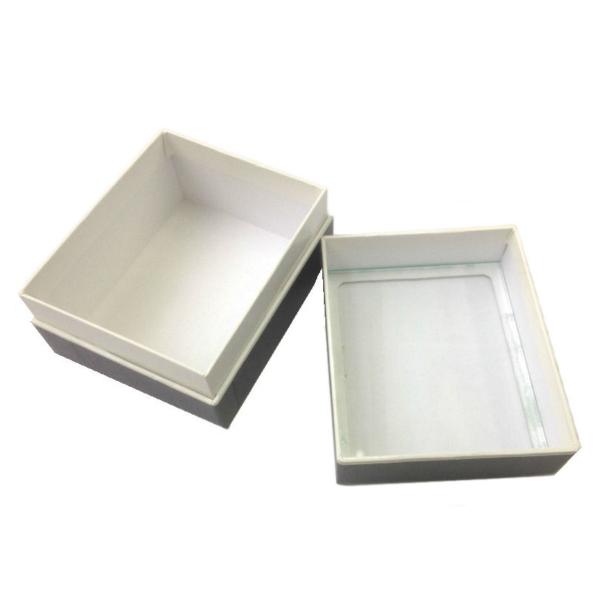 鉱物や化石などを標本整理する収納ケースです。本体は厚紙製クロス張りで高級感があります。ケースの上蓋にはガラス窓が施されています。１セット5個入りにて販売となります。 ご不明な点がございましたらVieviフリーコール【0120-388-084...