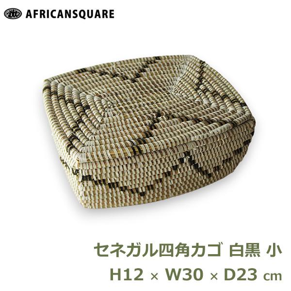 伝統×モダンなフォルムが人気のインテリアカゴサイズ：約W12 × W30 × D23 cm※自然素材を使用した手作り製品のため、サイズにはばらつきがあります。素材：水草、ビニール色柄：白マルチmade in Senegal型番：KS1903...