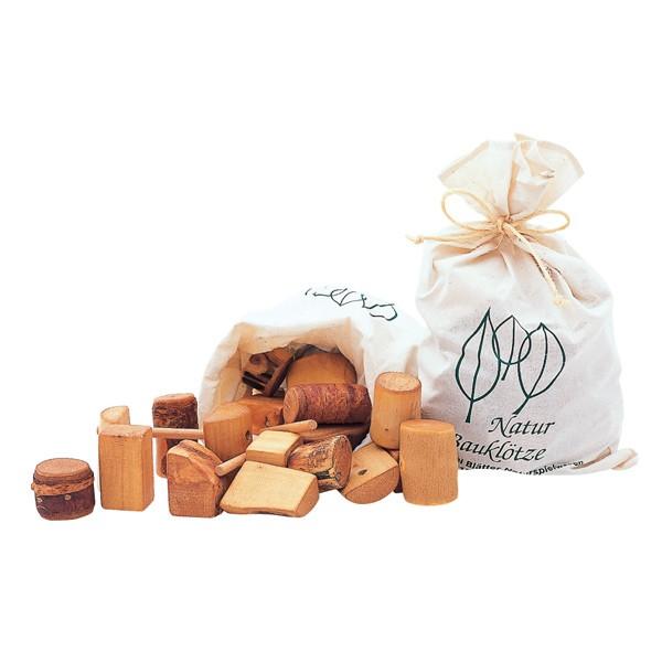 木の形を活かした個性的な積み木。内容量：約1kg素材：ニレ・ブナ・白樺・ハン・柳など亜麻仁油仕上げmade in German関連ワード：DB2030 お山の積み木 / おもちゃ箱 爆買い おもちゃ箱 積み木 つみき 木製 SDGs サステ...