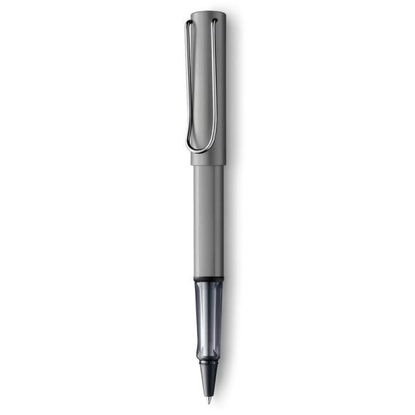 【商品名】　Levenger Lamy Al Star 水性ボールペン 5.000 グレイ 【商品説明】　・キャップはカチッという音がして、しっかり閉まります。・丈夫な金属バレル。・全長5?5/9 × 軸径 5/9、重量0.6オンス。・柔ら...