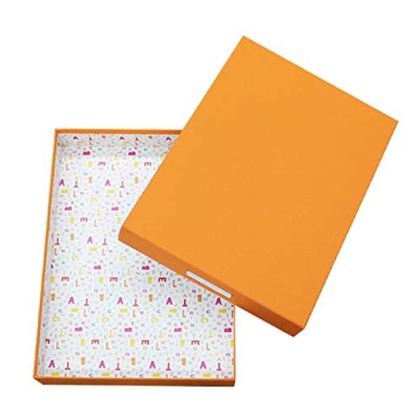 【商品名】　TAKEMEKI お道具箱 内寸 330×450×H65mm (オレンジ × アルファベット) 収納ボックス A3 サイズ 【商品説明】　・お祝いのプレゼントまたはギフト、ご自宅での収納、整理整頓としても◎・お道具箱　A3 サイ...