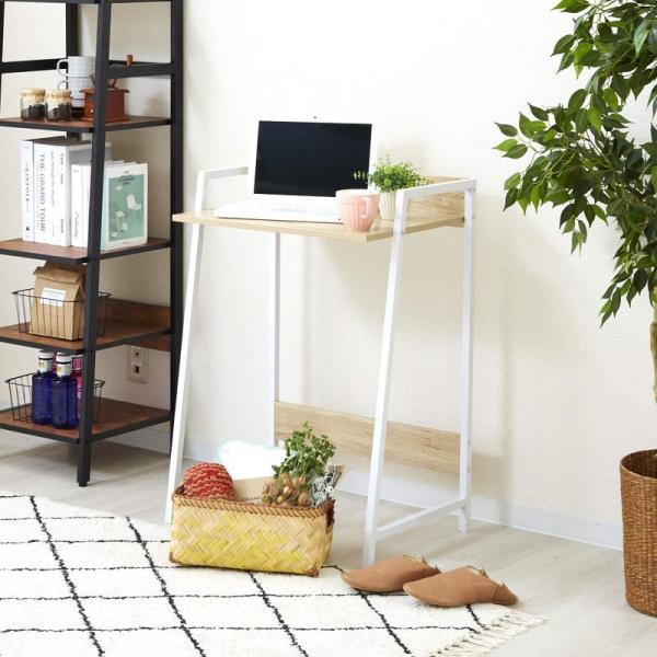 【商品名】　ドウシシャ シンプルデスク 省スペース スリム 幅60 奥行40 パソコンデスク 作業台 ゴミ箱上収納としても L字型天板 軽量 隙間収納  【商品説明】　・60ｃｍ幅のコンパクトデスク。パソコンワークやちょっとした作業時、等様...