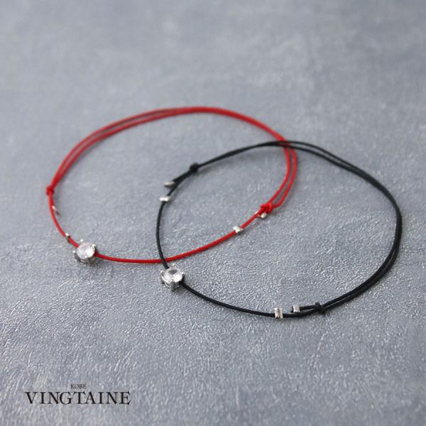 華奢な輝きが手元に映える、大人のコードブレスレット一粒のキュービックジルコニアがきらりと輝く、シンプルで洗練されたブレスレット。華奢なコードと小さなストーンの組み合わせが、さりげない存在感で手元を上品に演出します。コード部分はスライド式でサ...